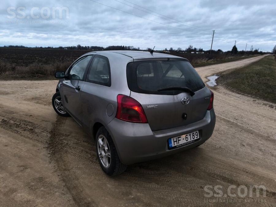 Pelēks Toyota Yaris 2006 Jelgava, ar dzinēja tilpumu 1.40 L un nobraukumu 339 tūkst. km par 1350 €, foto 2 vietnē AUTOMOTO.COM.LV