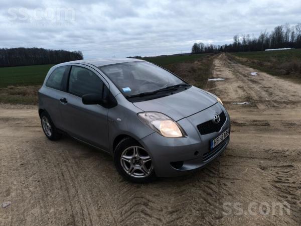 Pelēks Toyota Yaris 2006 Jelgava, ar dzinēja tilpumu 1.40 L un nobraukumu 339 tūkst. km par 1350 €, foto 3 vietnē AUTOMOTO.COM.LV