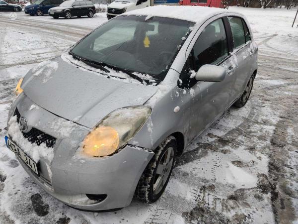Grey Toyota Yaris 2006 in Vilnius, with an engine capacity of 1.00 L and mileage of 221 thousand km for 900 €, photo 1 on AUTOMOTO.COM.LV