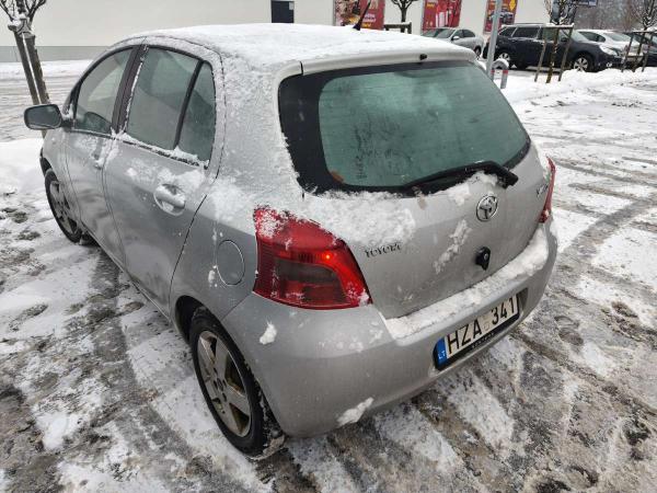 Grey Toyota Yaris 2006 in Vilnius, with an engine capacity of 1.00 L and mileage of 221 thousand km for 900 €, photo 2 on AUTOMOTO.COM.LV