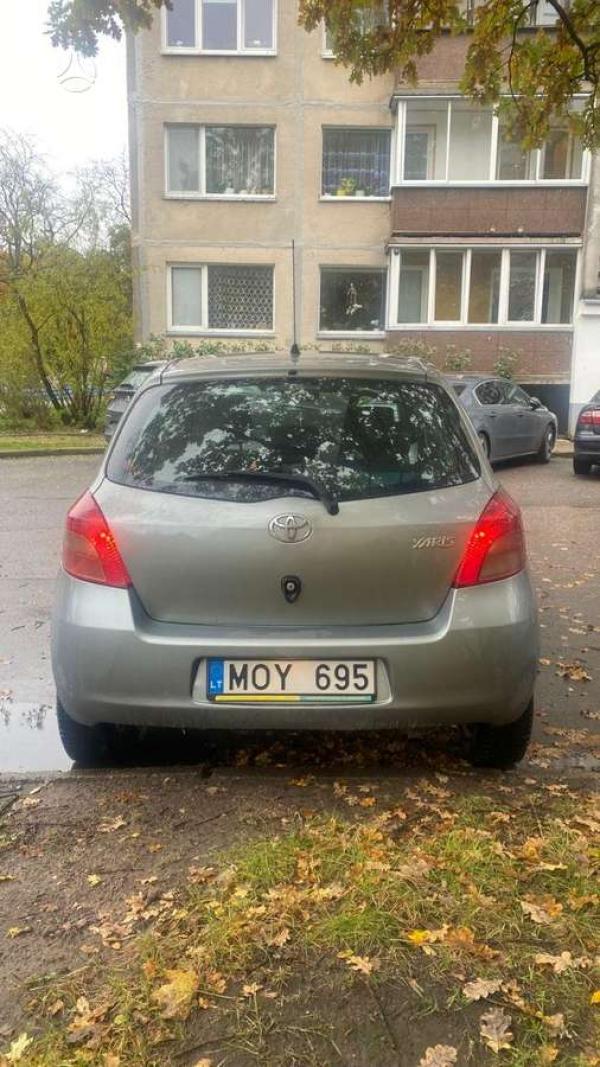 Grey Toyota Yaris 2006 in Vilnius, with an engine capacity of 1.40 L and mileage of 218 thousand km for 30 €, photo 2 on AUTOMOTO.COM.LV