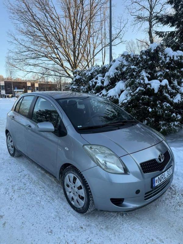 Grey Toyota Yaris 2006 in Vilnius, with an engine capacity of 1.36 L and mileage of 244 thousand km for 1450 €, photo 2 on AUTOMOTO.COM.LV