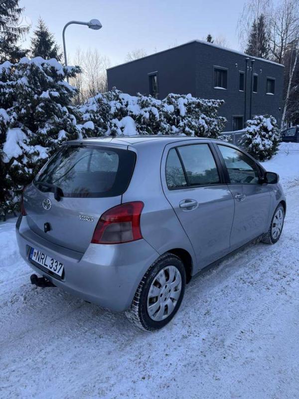 Grey Toyota Yaris 2006 in Vilnius, with an engine capacity of 1.36 L and mileage of 244 thousand km for 1450 €, photo 4 on AUTOMOTO.COM.LV