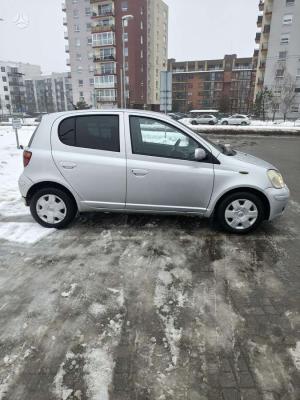 Grey Toyota Yaris 2006 in Vilnius, with an engine capacity of 1.36 L and mileage of 267 thousand km for 1200 €, photo 3 on AUTOMOTO.COM.LV