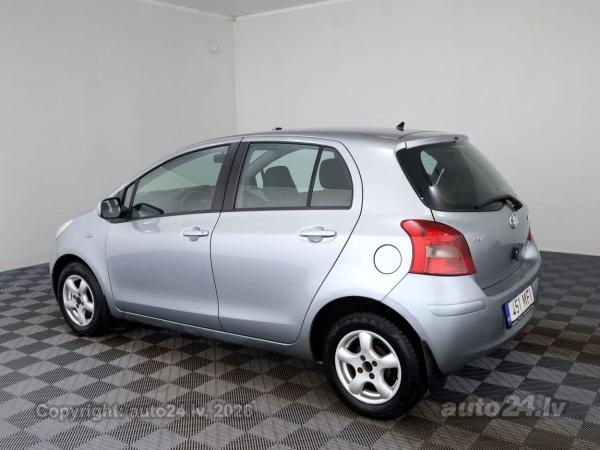 Pelēks Toyota Yaris 2006 Tallina, ar dzinēja tilpumu 1.40 L un nobraukumu 222 tūkst. km par 1699 €, foto 4 vietnē AUTOMOTO.COM.LV