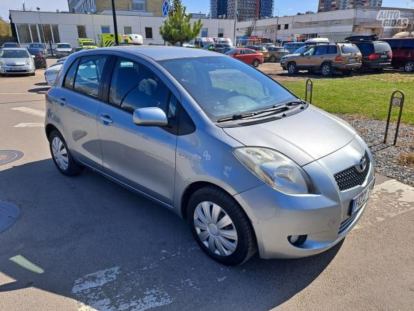 Pelēks Toyota Yaris 2006 Viļņa, ar dzinēja tilpumu 1.40 L un nobraukumu 220 tūkst. km par 1500 €, foto 7 vietnē AUTOMOTO.COM.LV