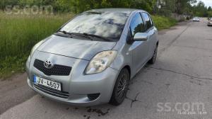 Pelēks Toyota Yaris 2006 Rīga, ar dzinēja tilpumu 1.40 L un nobraukumu 305 tūkst. km par 1300 €, foto  vietnē AUTOMOTO.COM.LV