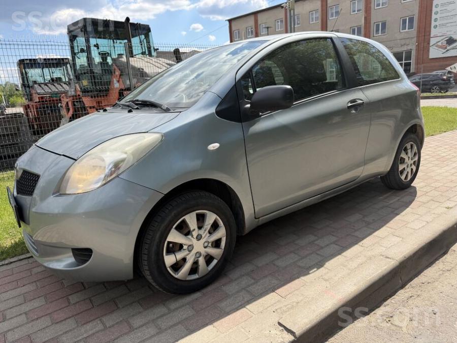 Pelēks Toyota Yaris 2006 Rīga, ar dzinēja tilpumu 1.00 L un nobraukumu 137 tūkst. km par 1450 €, foto 5 vietnē AUTOMOTO.COM.LV