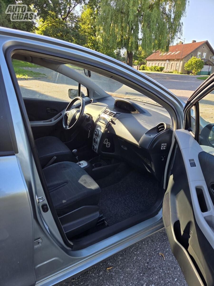Grey Toyota Yaris 2006 in Silute, with an engine capacity of 1.40 L and mileage of 234 thousand km for 3000 €, photo 9 on AUTOMOTO.COM.LV