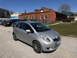 Grey Toyota Yaris 2006 in Ventspils, with an engine capacity of 1.30 L and mileage of 333 thousand km for 1990 €, photo 4 on AUTOMOTO.COM.LV