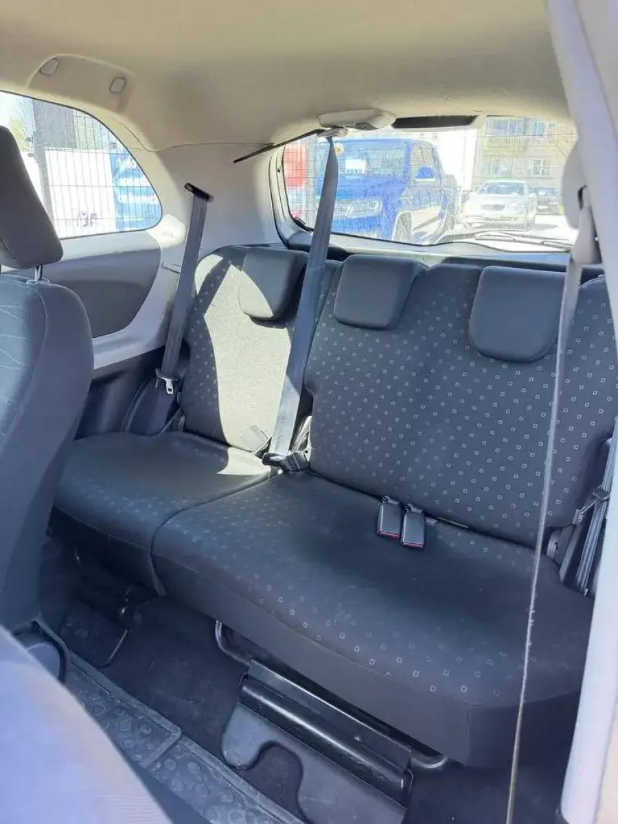 Grey Toyota Yaris 2006 in Ventspils, with an engine capacity of 1.30 L and mileage of 333 thousand km for 1990 €, photo 13 on AUTOMOTO.COM.LV