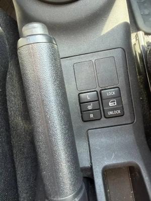 Grey Toyota Yaris 2006 in Ventspils, with an engine capacity of 1.30 L and mileage of 333 thousand km for 1990 €, photo 15 on AUTOMOTO.COM.LV