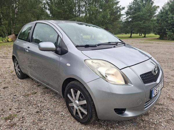 Grey Toyota Yaris 2006 in Kretinga, with an engine capacity of 1.30 L and mileage of 180 thousand km for 1750 €, photo 2 on AUTOMOTO.COM.LV