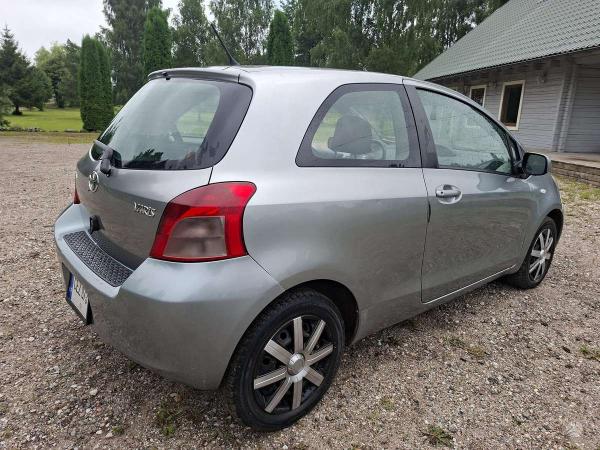 Grey Toyota Yaris 2006 in Kretinga, with an engine capacity of 1.30 L and mileage of 180 thousand km for 1750 €, photo 4 on AUTOMOTO.COM.LV