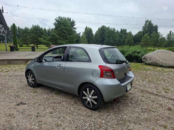 Grey Toyota Yaris 2006 in Kretinga, with an engine capacity of 1.30 L and mileage of 180 thousand km for 1750 €, photo 5 on AUTOMOTO.COM.LV