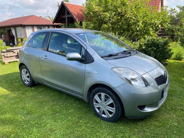 Pelēks Toyota Yaris 2006 Joniškis, ar dzinēja tilpumu 1.36 L un nobraukumu 282 tūkst. km par 2150 €, foto 1 vietnē AUTOMOTO.COM.LV