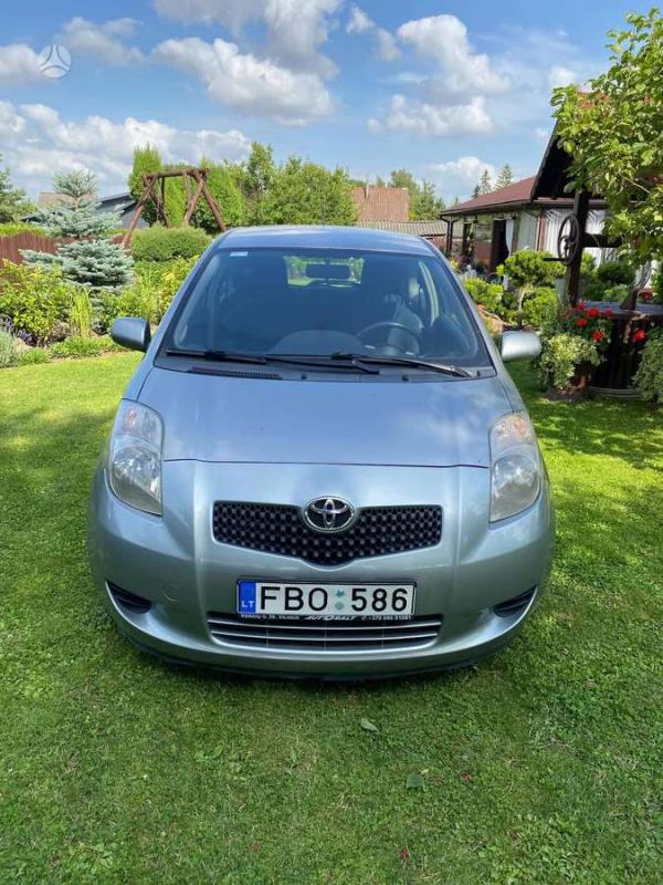Pelēks Toyota Yaris 2006 Joniškis, ar dzinēja tilpumu 1.36 L un nobraukumu 282 tūkst. km par 2150 €, foto 2 vietnē AUTOMOTO.COM.LV