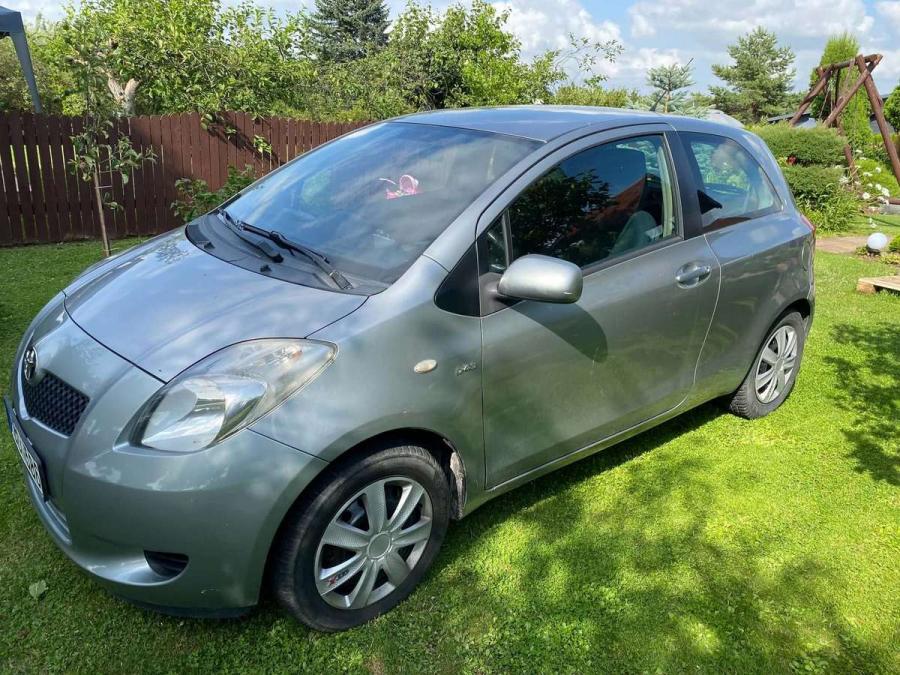 Pelēks Toyota Yaris 2006 Joniškis, ar dzinēja tilpumu 1.36 L un nobraukumu 282 tūkst. km par 2150 €, foto 5 vietnē AUTOMOTO.COM.LV