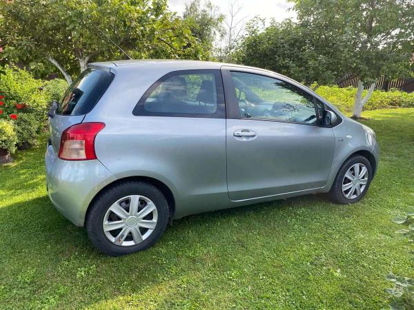 Pelēks Toyota Yaris 2006 Joniškis, ar dzinēja tilpumu 1.36 L un nobraukumu 282 tūkst. km par 2150 €, foto 5 vietnē AUTOMOTO.COM.LV