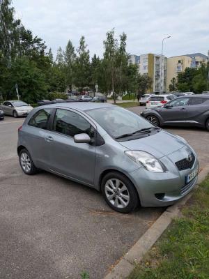 Grey Toyota Yaris 2006 in Vilnius, with an engine capacity of 1.40 L and mileage of 150 thousand km for 1850 €, photo  on AUTOMOTO.COM.LV