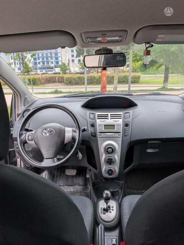 Grey Toyota Yaris 2006 in Vilnius, with an engine capacity of 1.40 L and mileage of 150 thousand km for 1850 €, photo 3 on AUTOMOTO.COM.LV