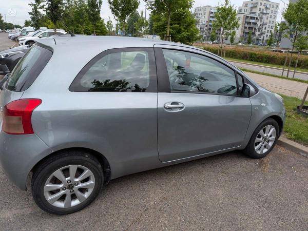 Grey Toyota Yaris 2006 in Vilnius, with an engine capacity of 1.40 L and mileage of 150 thousand km for 1850 €, photo 6 on AUTOMOTO.COM.LV