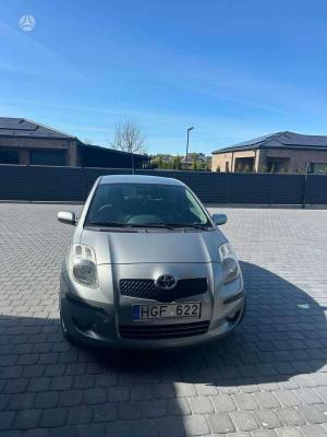 Pelēks Toyota Yaris 2006 Kauņa, ar dzinēja tilpumu 1.36 L un nobraukumu 205 tūkst. km par 1800 €, foto 6 vietnē AUTOMOTO.COM.LV