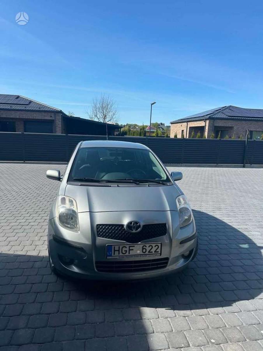 Pelēks Toyota Yaris 2006 Kauņa, ar dzinēja tilpumu 1.36 L un nobraukumu 205 tūkst. km par 1800 €, foto 6 vietnē AUTOMOTO.COM.LV