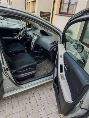 Pelēks Toyota Yaris 2006 Kauņa, ar dzinēja tilpumu 1.36 L un nobraukumu 205 tūkst. km par 1800 €, foto 10 vietnē AUTOMOTO.COM.LV