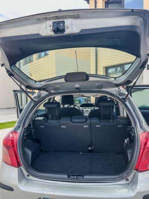 Pelēks Toyota Yaris 2006 Kauņa, ar dzinēja tilpumu 1.36 L un nobraukumu 205 tūkst. km par 1800 €, foto 12 vietnē AUTOMOTO.COM.LV