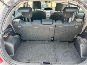 Pelēks Toyota Yaris 2006 Kauņa, ar dzinēja tilpumu 1.36 L un nobraukumu 205 tūkst. km par 1800 €, foto 13 vietnē AUTOMOTO.COM.LV