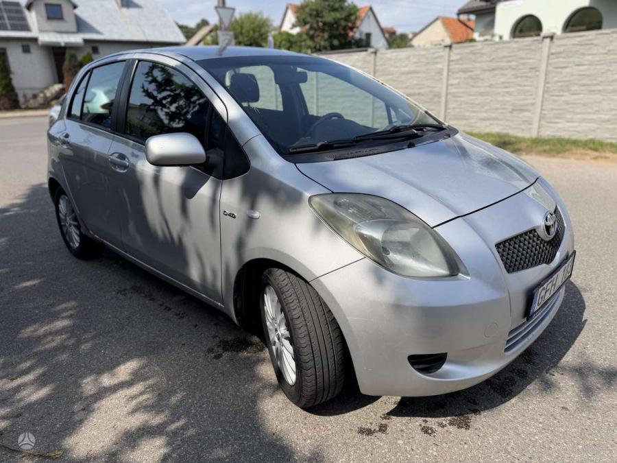 Grey Toyota Yaris 2006 in Kaunas, with an engine capacity of 1.36 L and mileage of 223 thousand km for 1250 €, photo 5 on AUTOMOTO.COM.LV