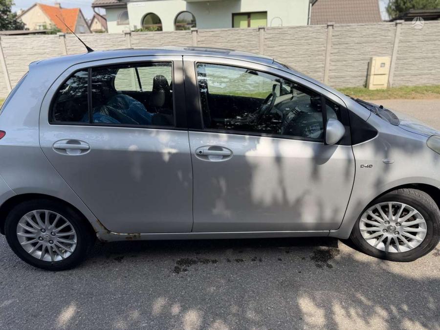 Grey Toyota Yaris 2006 in Kaunas, with an engine capacity of 1.36 L and mileage of 223 thousand km for 1250 €, photo 6 on AUTOMOTO.COM.LV