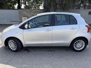 Grey Toyota Yaris 2006 in Kaunas, with an engine capacity of 1.36 L and mileage of 223 thousand km for 1250 €, photo 10 on AUTOMOTO.COM.LV