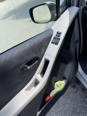 Grey Toyota Yaris 2006 in Kaunas, with an engine capacity of 1.36 L and mileage of 223 thousand km for 1250 €, photo 18 on AUTOMOTO.COM.LV