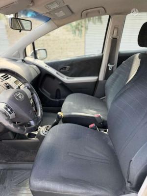 Grey Toyota Yaris 2006 in Kaunas, with an engine capacity of 1.36 L and mileage of 223 thousand km for 1250 €, photo 19 on AUTOMOTO.COM.LV