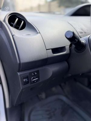 Grey Toyota Yaris 2006 in Kaunas, with an engine capacity of 1.36 L and mileage of 223 thousand km for 1250 €, photo 21 on AUTOMOTO.COM.LV