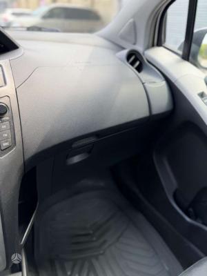 Grey Toyota Yaris 2006 in Kaunas, with an engine capacity of 1.36 L and mileage of 223 thousand km for 1250 €, photo 24 on AUTOMOTO.COM.LV