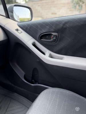 Grey Toyota Yaris 2006 in Kaunas, with an engine capacity of 1.36 L and mileage of 223 thousand km for 1250 €, photo 25 on AUTOMOTO.COM.LV