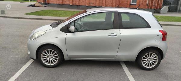 Grey Toyota Yaris 2006 in Kaunas, with an engine capacity of 1.30 L and mileage of 129 thousand km for 2300 €, photo 5 on AUTOMOTO.COM.LV