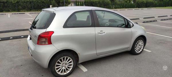Grey Toyota Yaris 2006 in Kaunas, with an engine capacity of 1.30 L and mileage of 129 thousand km for 2300 €, photo 6 on AUTOMOTO.COM.LV