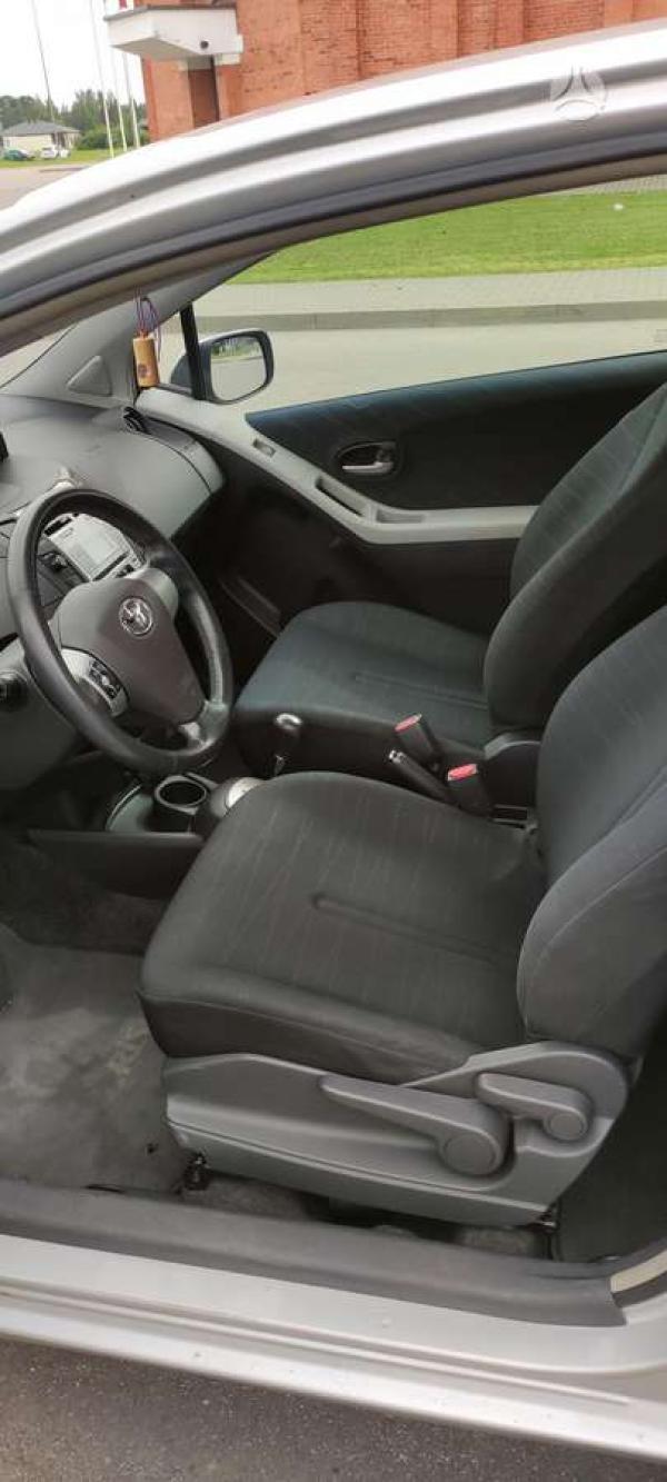 Grey Toyota Yaris 2006 in Kaunas, with an engine capacity of 1.30 L and mileage of 129 thousand km for 2300 €, photo 8 on AUTOMOTO.COM.LV