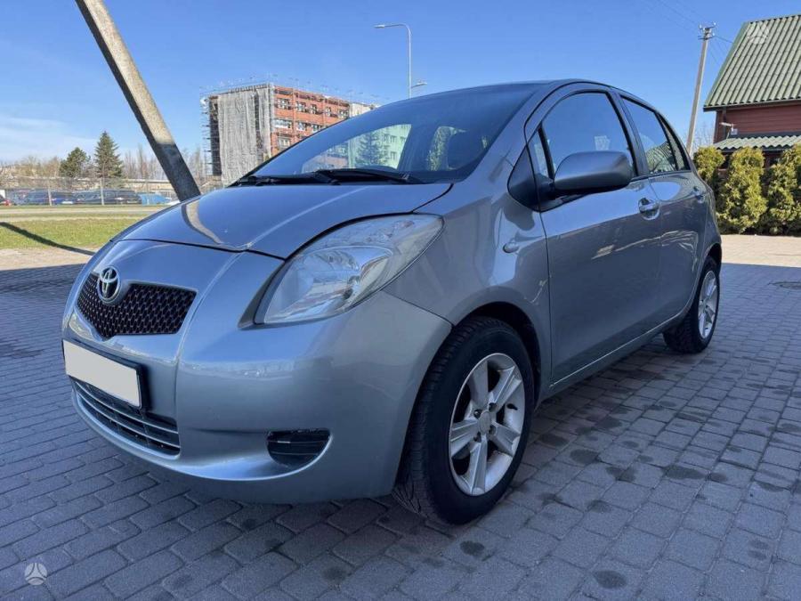 Pelēks Toyota Yaris 2006 Klaipėda, ar dzinēja tilpumu 1.30 L un nobraukumu 173 tūkst. km par 3100 €, foto 3 vietnē AUTOMOTO.COM.LV