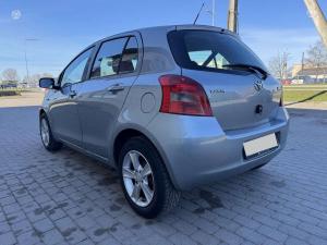 Pelēks Toyota Yaris 2006 Klaipėda, ar dzinēja tilpumu 1.30 L un nobraukumu 173 tūkst. km par 3100 €, foto 4 vietnē AUTOMOTO.COM.LV