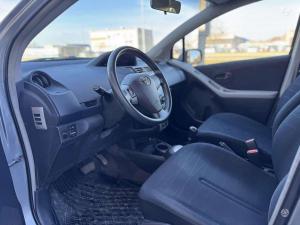 Pelēks Toyota Yaris 2006 Klaipėda, ar dzinēja tilpumu 1.30 L un nobraukumu 173 tūkst. km par 3100 €, foto 7 vietnē AUTOMOTO.COM.LV