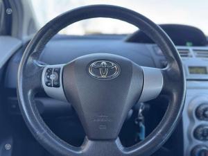 Pelēks Toyota Yaris 2006 Klaipėda, ar dzinēja tilpumu 1.30 L un nobraukumu 173 tūkst. km par 3100 €, foto 10 vietnē AUTOMOTO.COM.LV