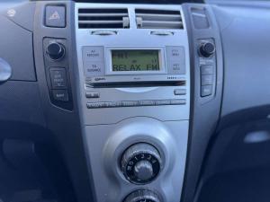 Pelēks Toyota Yaris 2006 Klaipėda, ar dzinēja tilpumu 1.30 L un nobraukumu 173 tūkst. km par 3100 €, foto 12 vietnē AUTOMOTO.COM.LV
