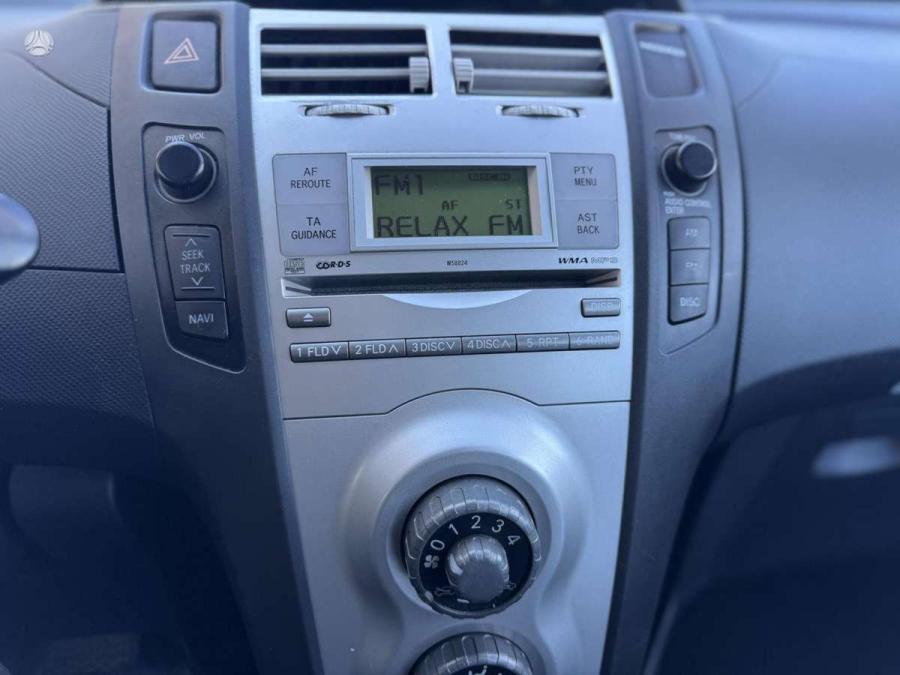 Pelēks Toyota Yaris 2006 Klaipėda, ar dzinēja tilpumu 1.30 L un nobraukumu 173 tūkst. km par 3100 €, foto 12 vietnē AUTOMOTO.COM.LV