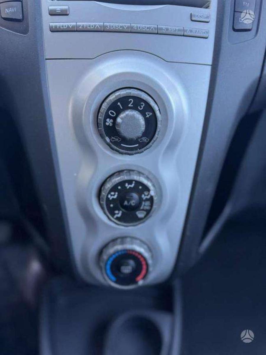 Pelēks Toyota Yaris 2006 Klaipėda, ar dzinēja tilpumu 1.30 L un nobraukumu 173 tūkst. km par 3100 €, foto 13 vietnē AUTOMOTO.COM.LV