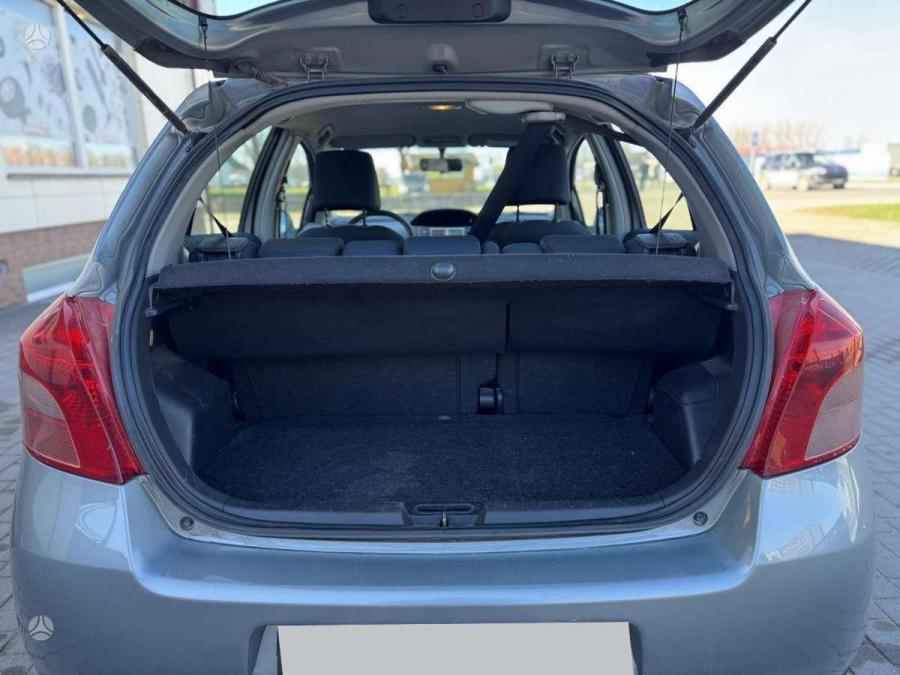 Pelēks Toyota Yaris 2006 Klaipėda, ar dzinēja tilpumu 1.30 L un nobraukumu 173 tūkst. km par 3100 €, foto 17 vietnē AUTOMOTO.COM.LV